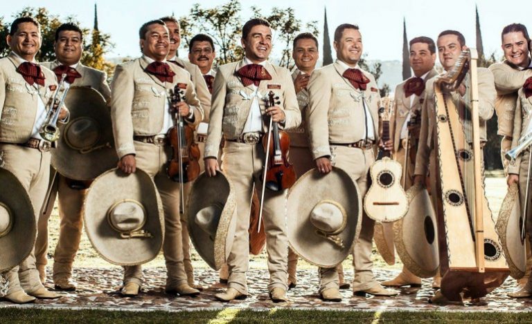 La Historia del Mariachi - Easy Español